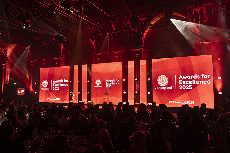 Technical Solutions AV invests in Analog Way Aquilon RS4 - MONDO-DR